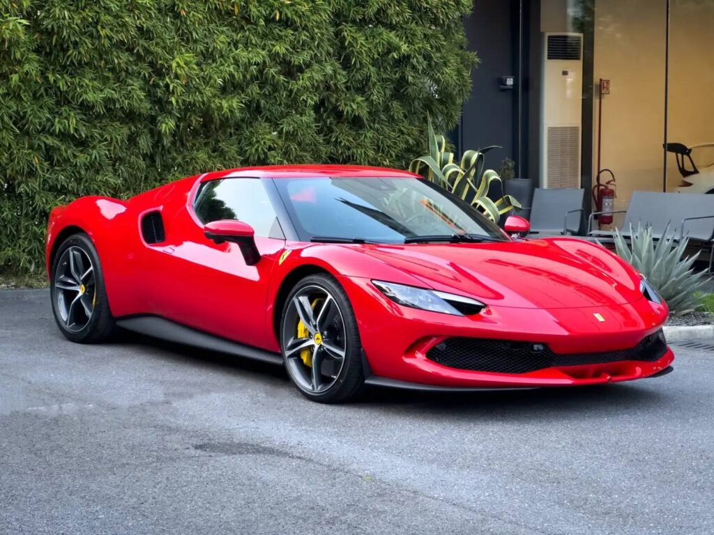 Ferrari 296 GTB 2023 Vermelho • Vision Comex